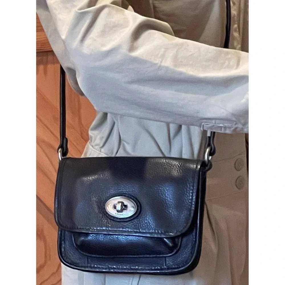 Fossil | Bags | Vintage Fossil Maddox Mini Crossbody Black Pebbled ...
